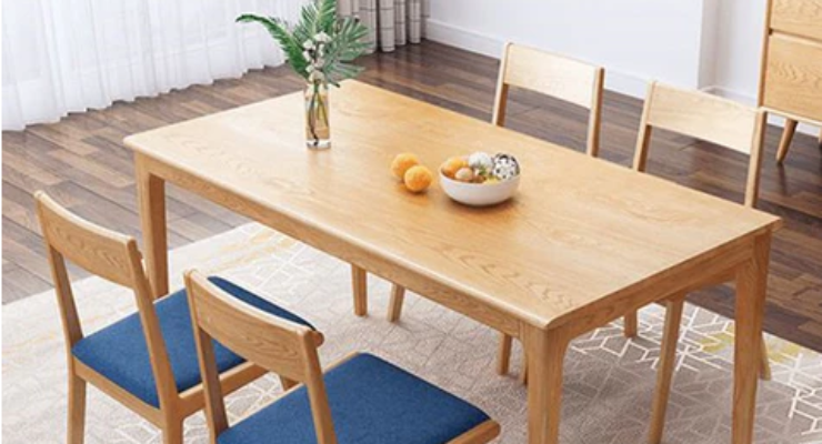 ตกแต่งห้องอาหารด้วยชุดโต๊ะกินข้าวสำหรับ 4 ที่นั่งอย่างอบอุ่นมีสไตล์ ...